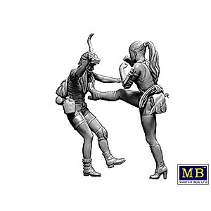 Master Box 35202-1/35 Desert Battle. Skull Clan New Amazons. Give it Back! This is My Booty! Post-Apocalyptic Series