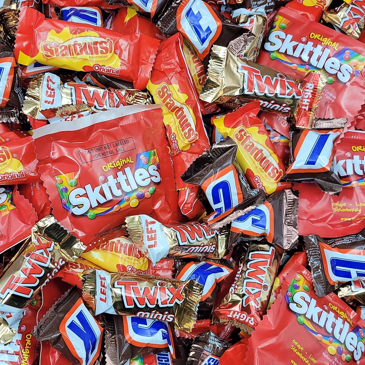 Mars Chocolate assorted candy variety pack, Snickers, Twix, Skittles & Starburst, Individually Wrapped – 2lbs. (85 Pieces)