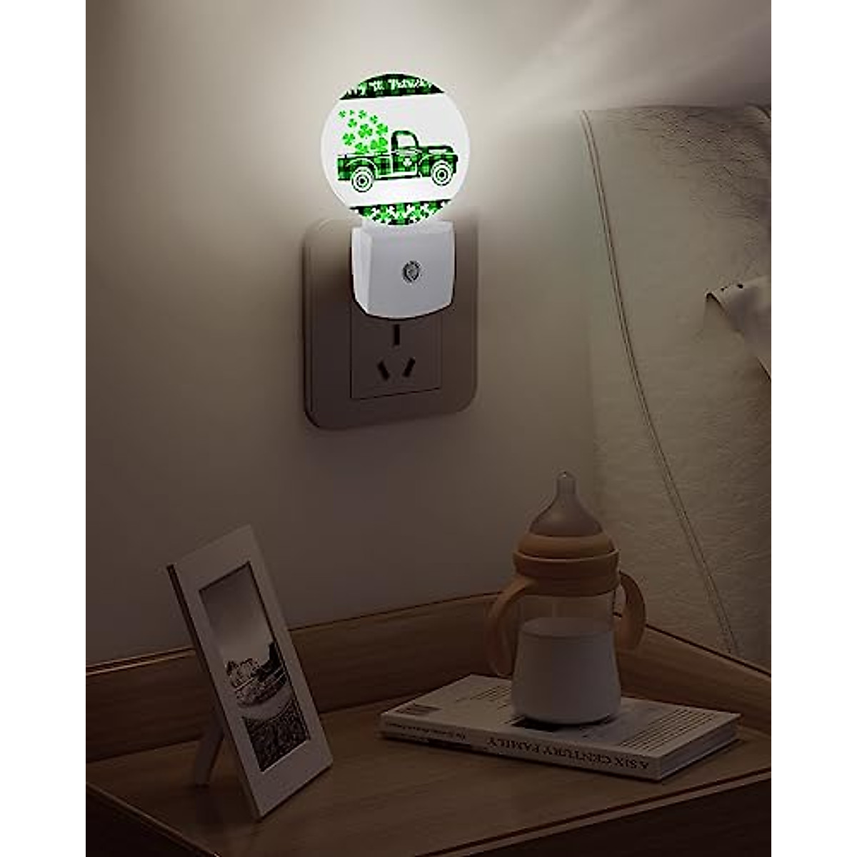 Night Light Plug into Wall, LED Nightlights Happy St. Patrick's Day Lucky Shamrock Green Checkered Truck Small Nightlight Auto Dusk-to-Dawn Sensor Lamp LED Night Lights for Kid's Bedroom, Bathroom