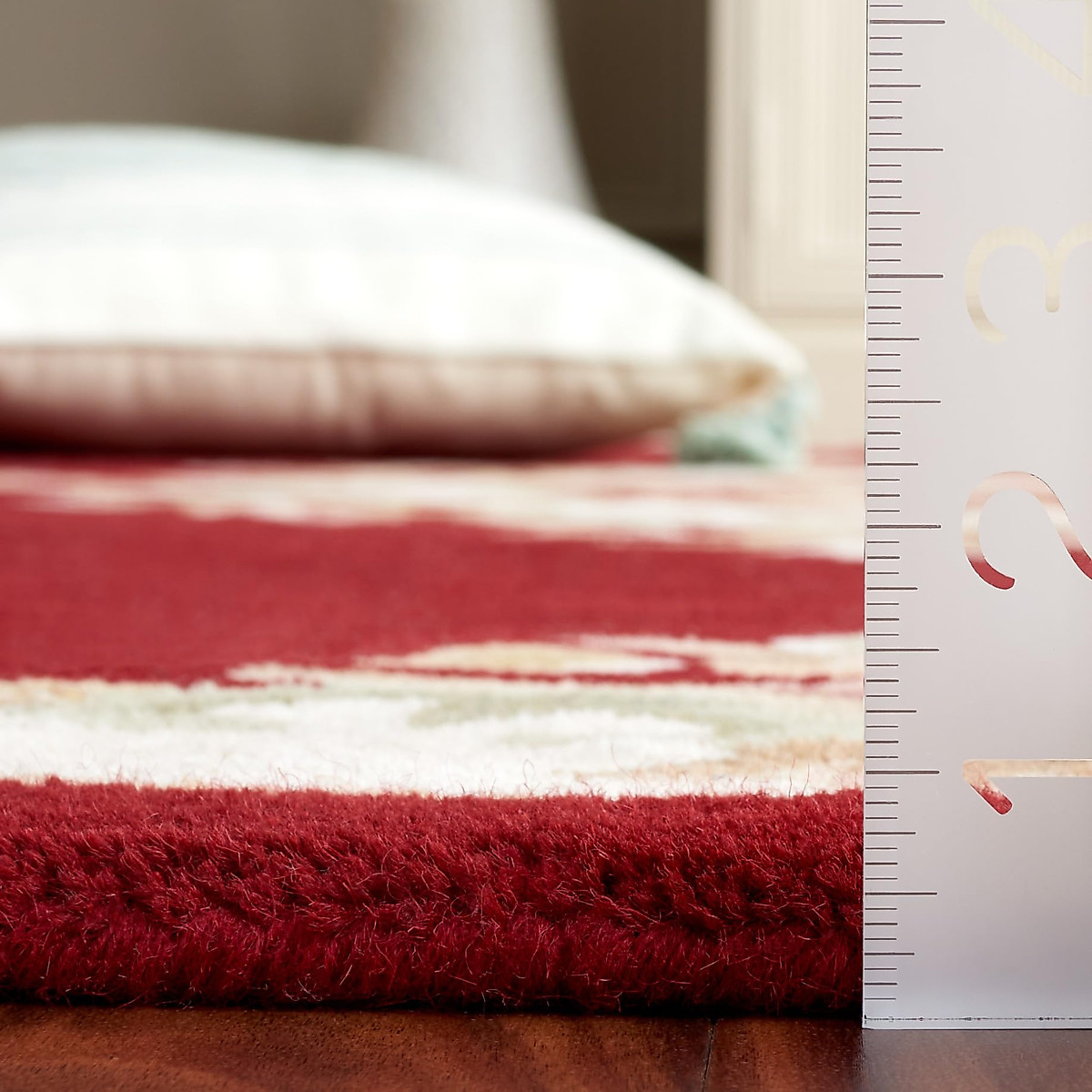 SAFAVIEH Aubusson Collection Area Rug - 3' x 5', Red & Ivory, Handmade Traditional Wool, Ideal for The Living Room, Bedroom, Dining Room (AUB301Q-3)