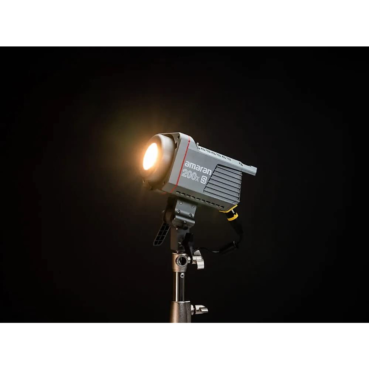 Aputure Amaran 200X S 200w COB LED Video Light with Ginisfoto Cloth Bi Color 2700-6500K, Upgraded TLCI 98+ CRI 95+ SSI 89+, 9 Lighting Effects, APP Control for Portrait, Studio, Interview and Filming