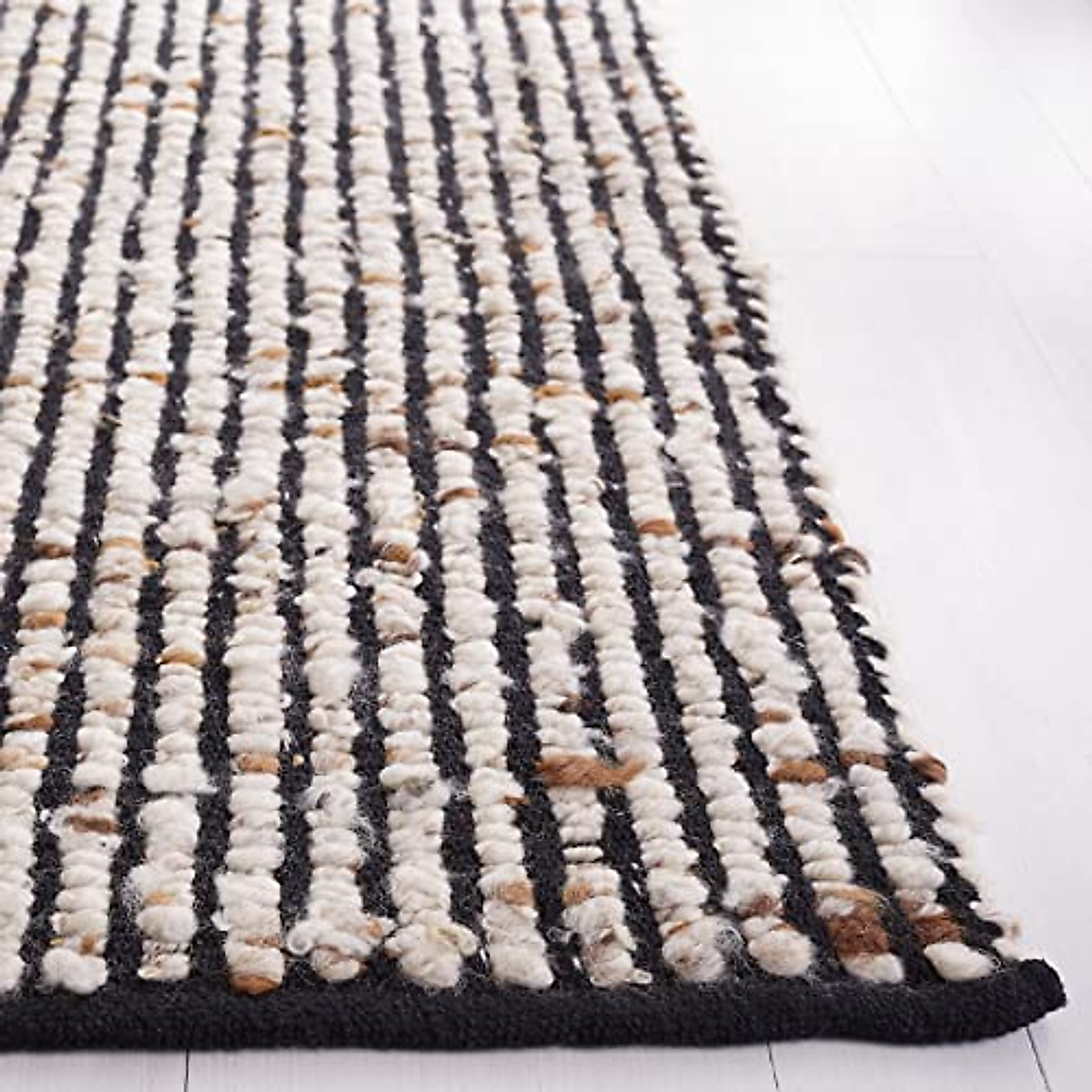 Safavieh Natura Collection Accent Rug - 4' x 6', Black & Ivory, Handmade Flat Weave Wool & Jute, Ideal for High Traffic Areas in Entryway, Living Room, Bedroom (NAT331Z)