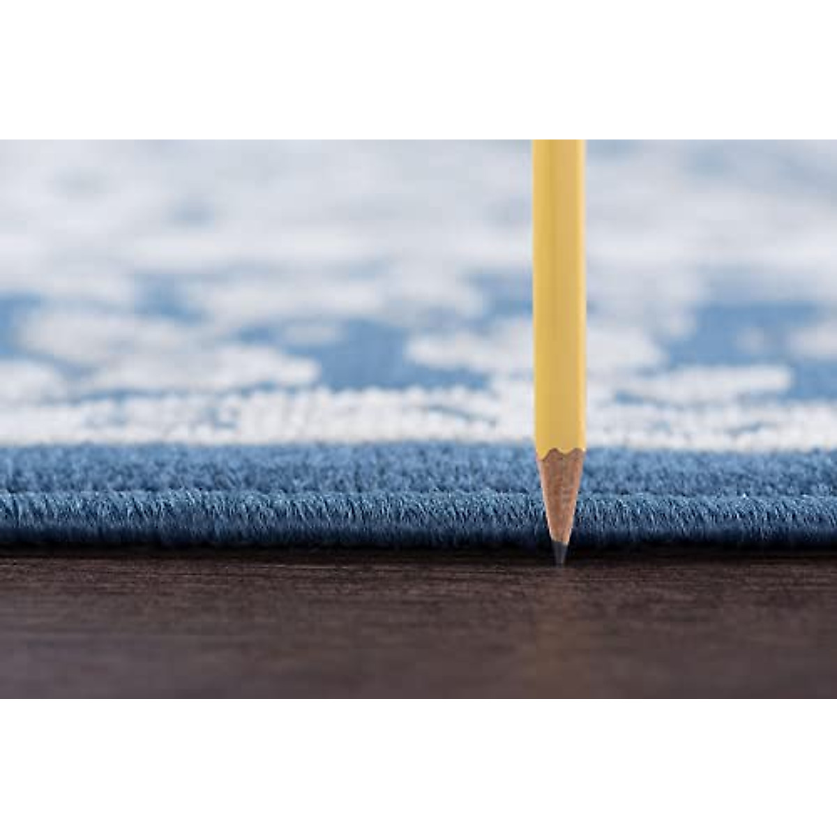 Newcomb Traditional Oriental Navy Scatter Mat Rug, 2' x 3'