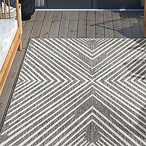 Well Woven Kesia Black Indoor/Outdoor Flat Weave Pile Chevron Stripes Geometric Pattern Area Rug 8x10 (7'10" x 9'10")