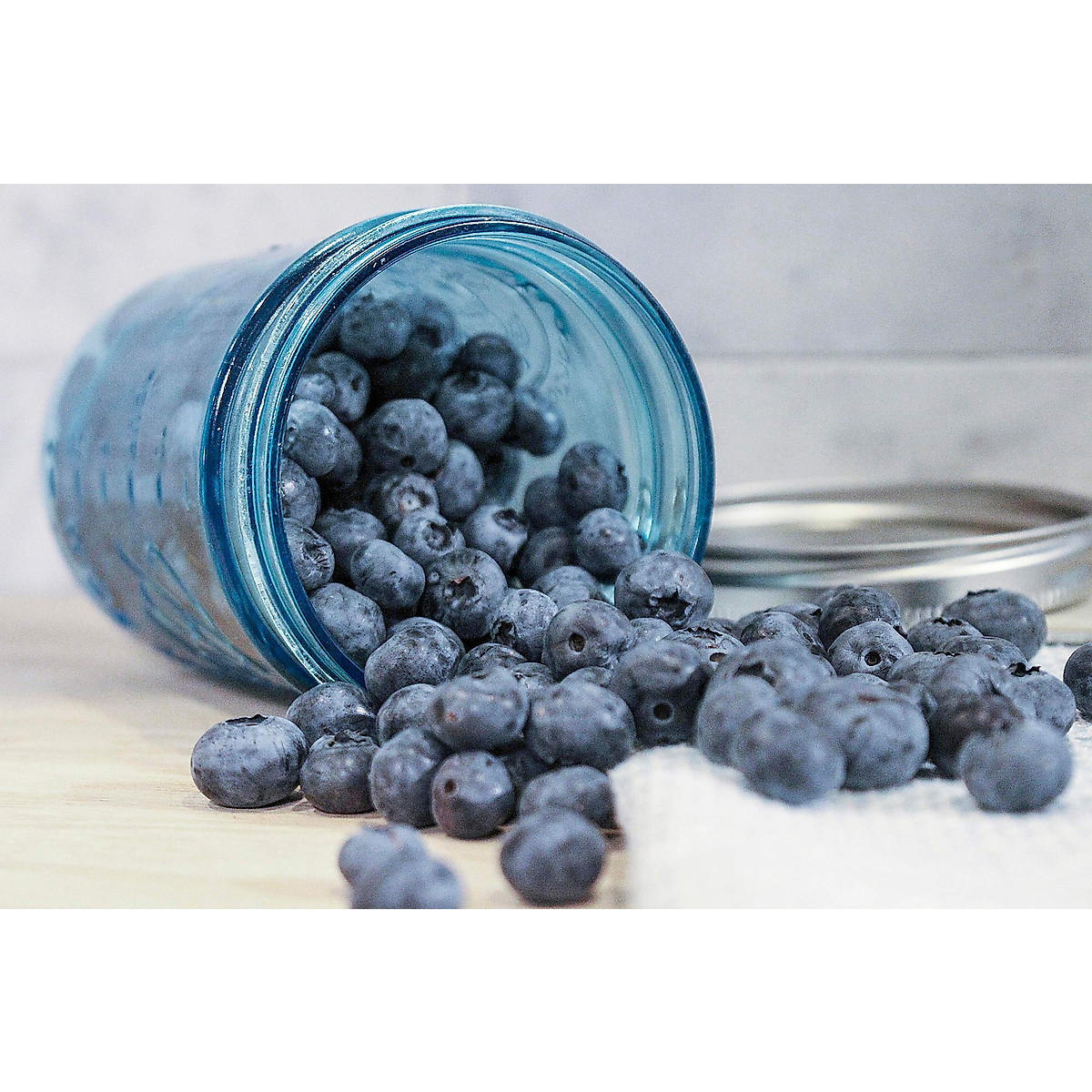 Ball Regular Mouth Elite Collection Half Pint Mason Jars with Lids and Bands, 8-Ounces, Blue (4-Pack)