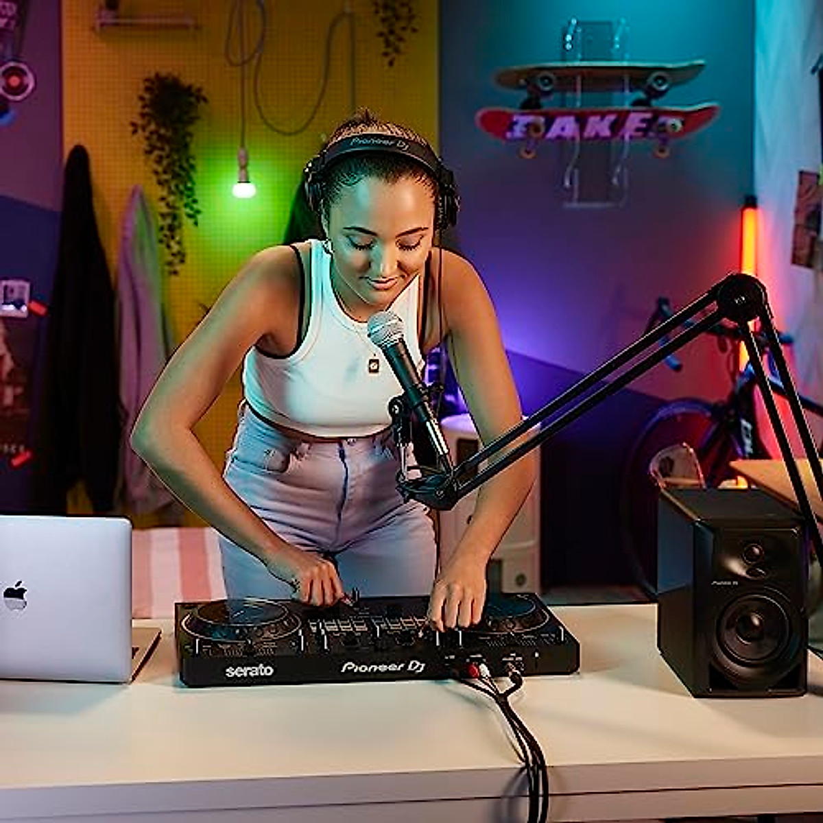 Pioneer DJ DDJ-REV1 2-deck Serato DJ Controller