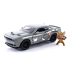Jada Toys Tom and Jerry 1:24 2015 Dodge Challenger Hellcat Die-cast Car w/ 2.75" Jerry Figure, Toys for Kids and Adults