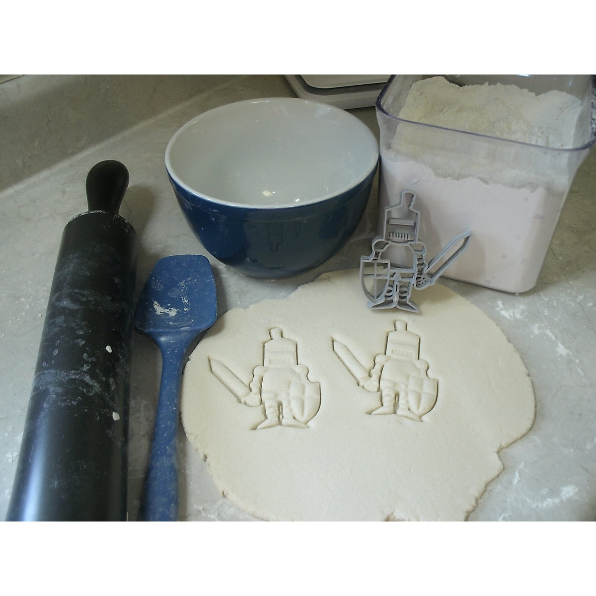 KNIGHT IN SHINING ARMOR WITH SWORD RENAISSANCE MEDIEVAL MIDDLE AGES COOKIE CUTTER MADE IN USA PR776