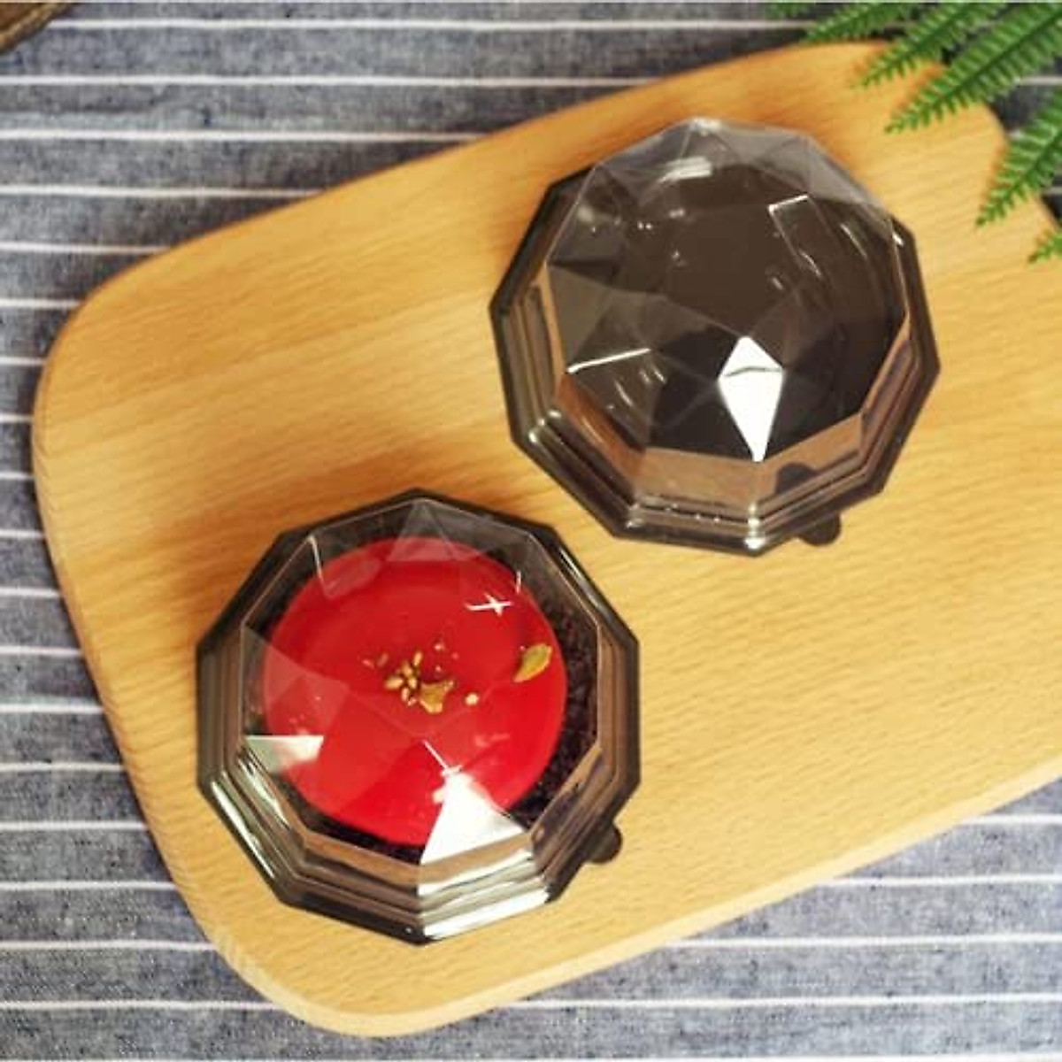 50 Pack Diam 3 inch X Height 2-1/4 inch of Clear plastic mini cake box muffins box cookies cookies muffins dome box wedding birthday gift box -With 50 plastic box stickers