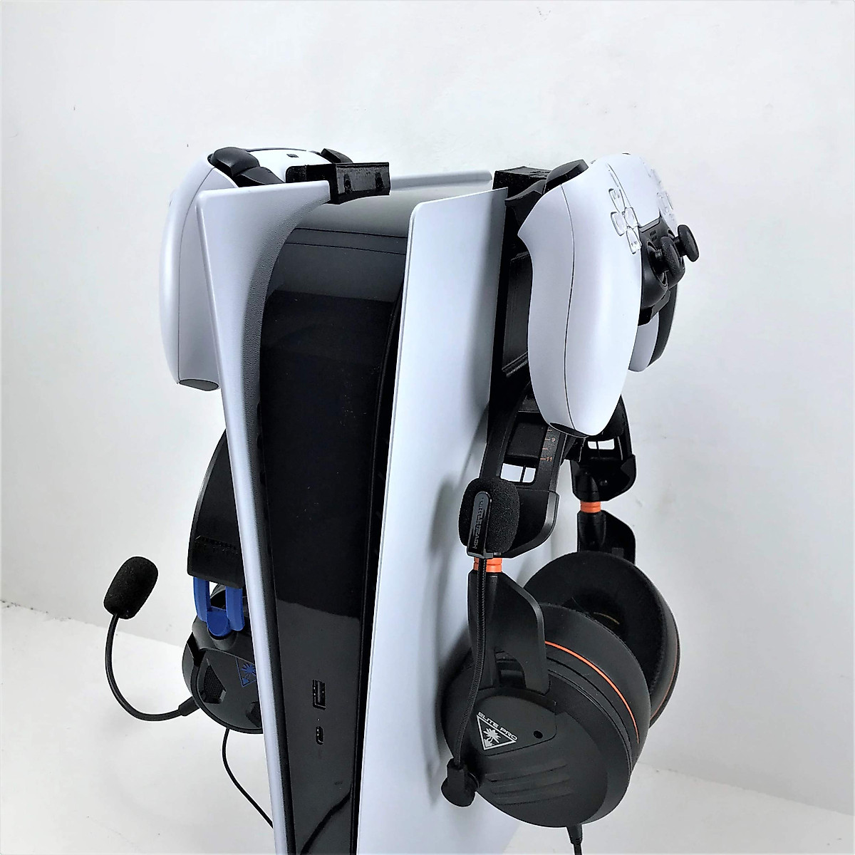 3D Cabin PS5 Controller & Headphone Console Bracket Mount Holder For Play Station 5 Digital Or Disc DualSense (Left & Right Pack) Black