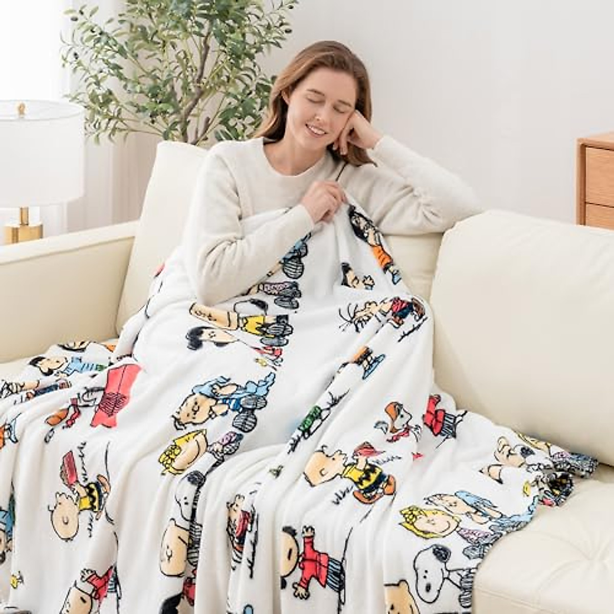 Berkshire VelvetLoft Peanuts Snoopy Cute Character Plush Throw Blanket, Peanuts Gang, Throw (55" x 70")