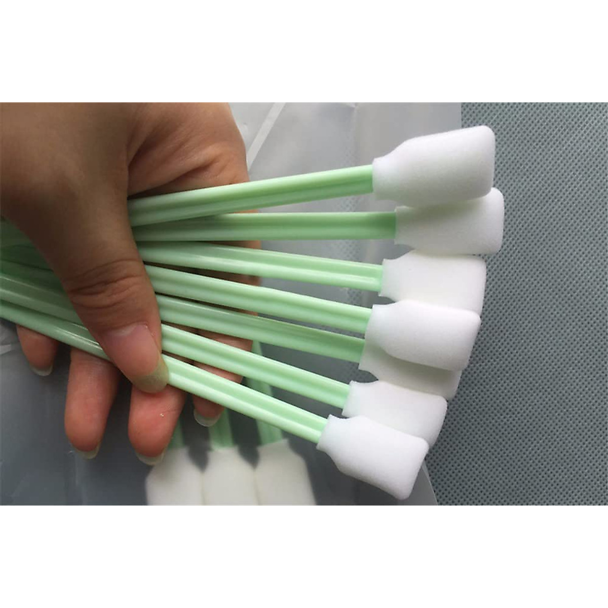 200 PCS Professional Foam Cleaning Swab Sticks for Lab, Dust-Free Cleaning Sponge Tip Swabs for Printer Heads, Scanners, Camera Lenses, Chip Hard Disk Industries, Optical Lenses and Optical Equipment