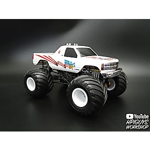 AMT USA-1 Monster Truck 2T 1:32 Scale Model Kit