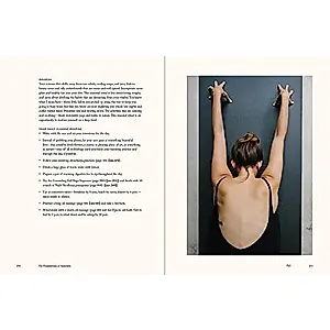 Living Ayurveda: Nourishing Body and Mind through Seasonal Recipes, Rituals, and Yoga