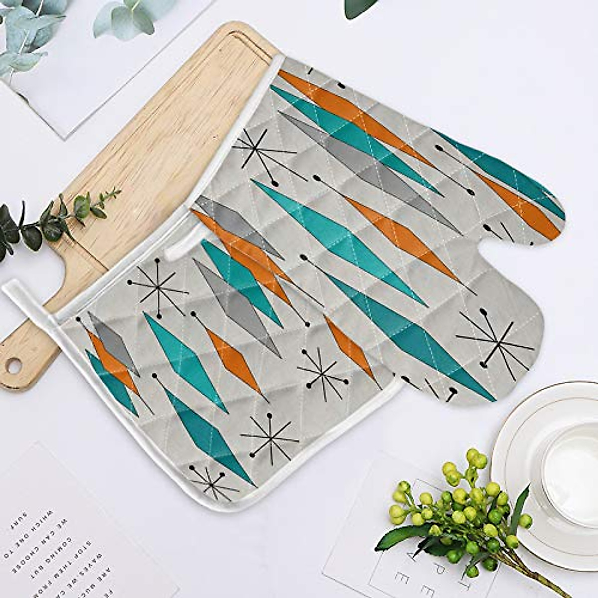 Chic D Kitchen Oven Mitts Gloves and Pot Holders Sets, Retro Modern Mid Century Geometric Heat Resistant Oven Mittens and Potholders Hot Pads Set Non-Slip for Cooking BBQ Baking Grilling
