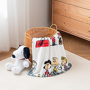 Berkshire VelvetLoft Peanuts Snoopy Cute Character Plush Throw Blanket, Peanuts Gang, Throw (55" x 70")