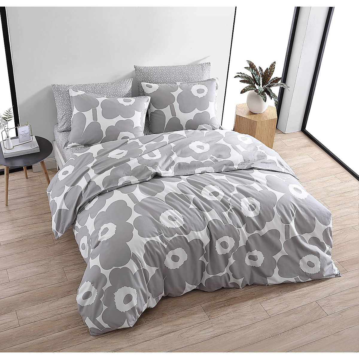 MARIMEKKO - Queen Comforter Set, Cotton Bedding with Matching Shams, Lightweight Home Decor for All Seasons (Unikko Grey, Queen)