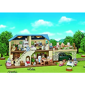 Calico Critters Large House with Carport Gift Set, Dollhouse Playset with Collectible Figure, Vehicle, Furniture and Accessories - Amazon Exclusive!