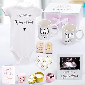 ShinnyWis 2024 New Mom Gifts for Women- Announcements Pregnancy Gifts for First Time Moms, Gender Reveal Gifts for New Parents Mom and Dad Mugs-11oz Coffee Mug Set