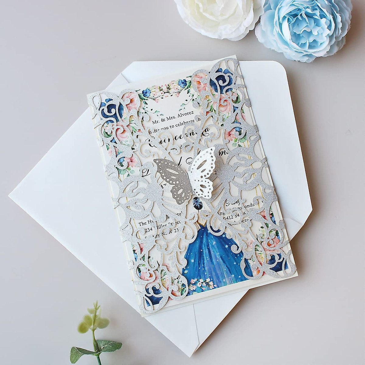 KUCHYNEE 20PCS 5.1x7.3 inch Silver Laser Cut Lace Flora Wedding Invitation Cards with Butterfly and Envelopes for Quinceañera Bridal Shower Wedding Invite (Silver Glitter)