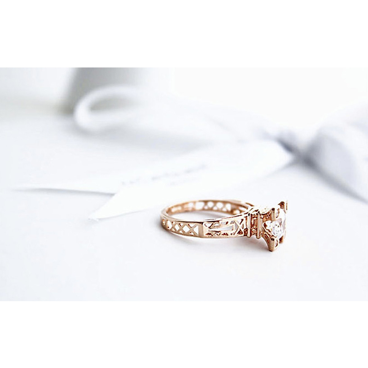 Gold Plated Solitaire Style Eiffel Tower Ring with AAA Round Cubic Zircon Crystal Wedding Engagement Ring Fashion Jewelry for Women (7.5)