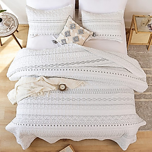 JANZAA Quilt Bedding Set Boho for All Season, 3 PCS Bedspreads Queen Size with Grey Geometry Pattern On White (Two Pillow Cases)