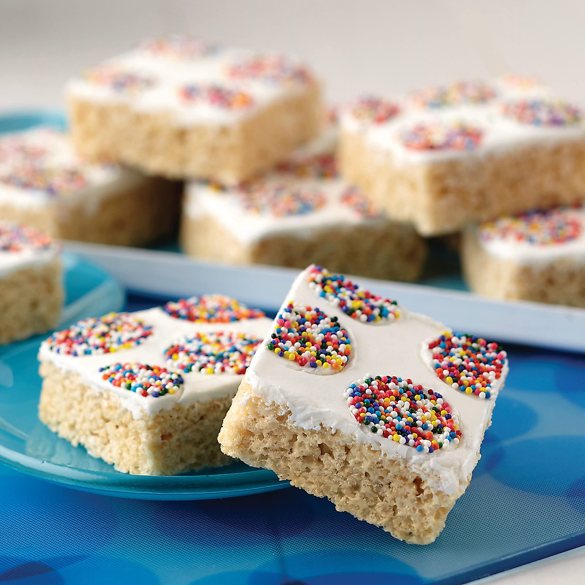 Wilton Performance Pans Jelly Roll Pan - Bake Sponge Cake for Jelly Roll Cakes or Make Cookies, Cookie Bars and Pizza, Aluminum, 10.5 x 15.5-Inch