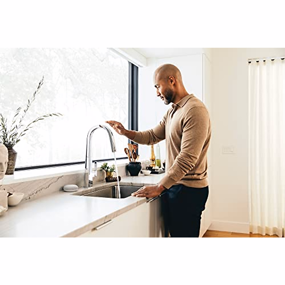 Moen S75005EVC Nio Smart Touchless Pull Down Sprayer Kitchen Faucet with Voice Control and Power Boost, Chrome