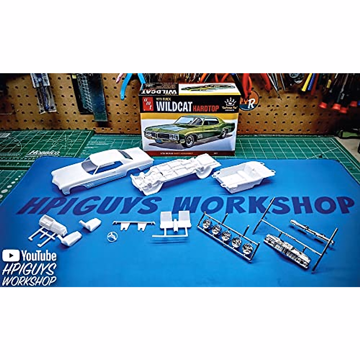 AMT1970 Buick Wildcat Hardtop 1:25 Scale Model Kit