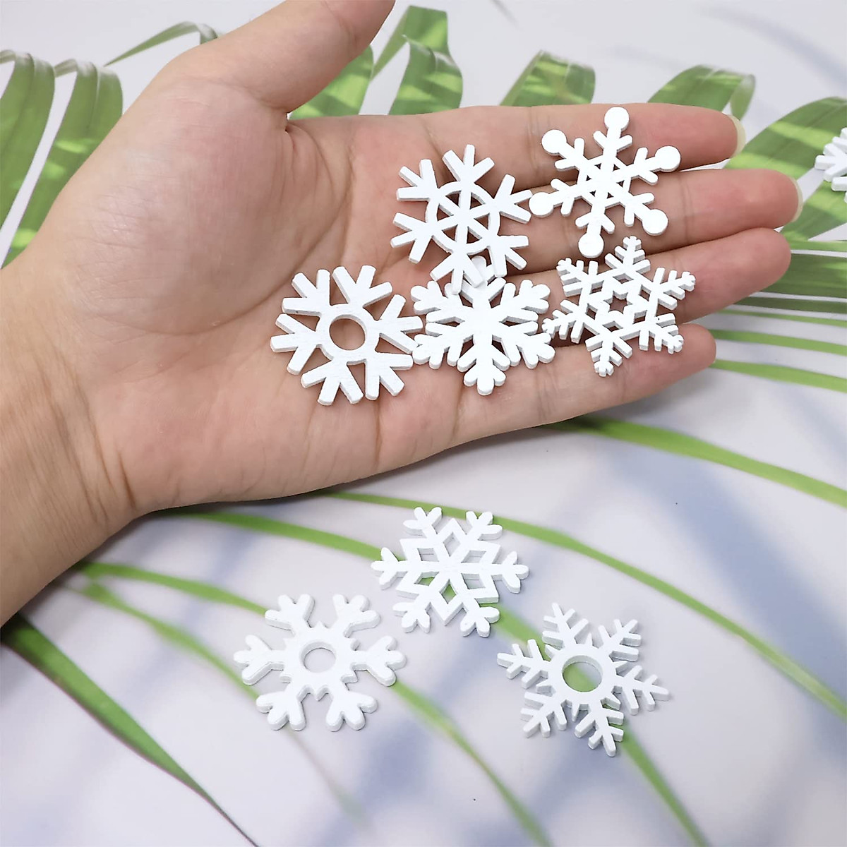 Honbay 100PCS Christmas Snowflakes Wood Slices Snowflake Wooden Embellishments Ornaments for Winter Xmas Tree Craft Decorations