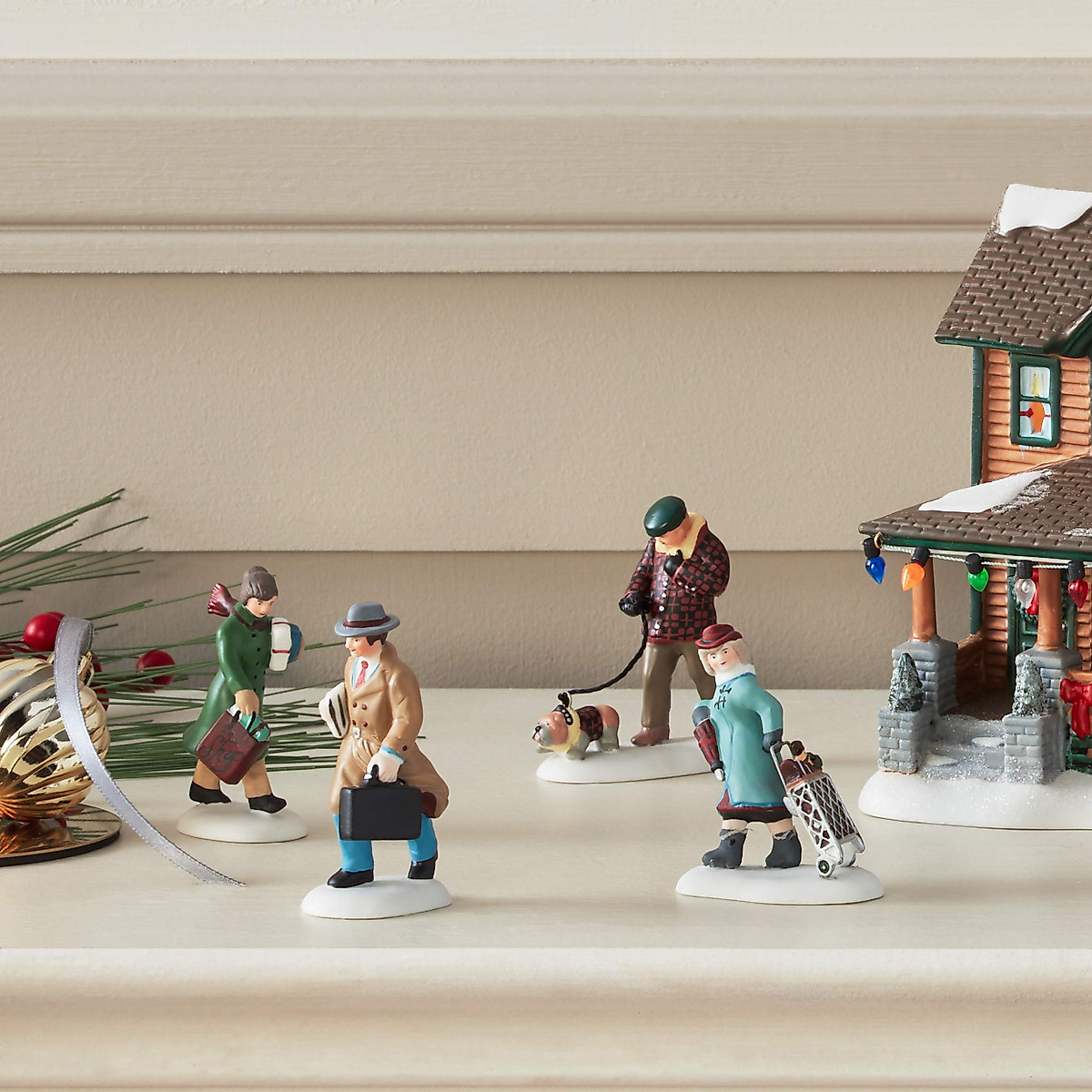 Department 56 Christmas in the CitySeries Busy City Sidewalks