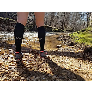 Swiftwick- ASPIRE TWELVE Running Socks, Mens & Womens | Knee High Compression Fit Socks | Black, Medium