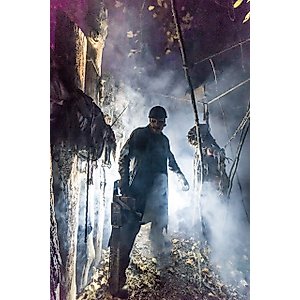 Froggy's Fog Halloween and Party Fog Fluid, High Output Long-Lasting Fog Juice for 400-1500 Watt Water-Based Fog Machines, Great for Pro & Home Haunters, Theatrical Effects, DJs, & More, Half Gallon