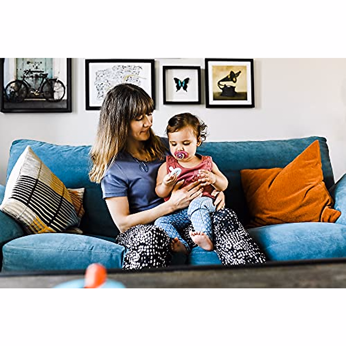 Tommee Tippee Day and Night Pacifiers, Symmetrical Design, BPA-Free Silicone Binkies, 18-36m, 3-Count, Colors and Designs May Vary