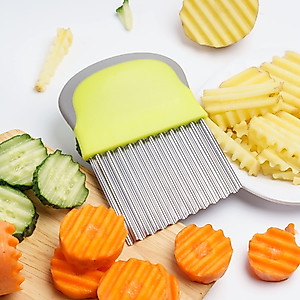 Nax Caki Crinkle Cutter with Protective Cover,Crinkle Cutter for Veggies,Potato Carrot Chip Vegetable Crinkle Wavy Chopper Cutter