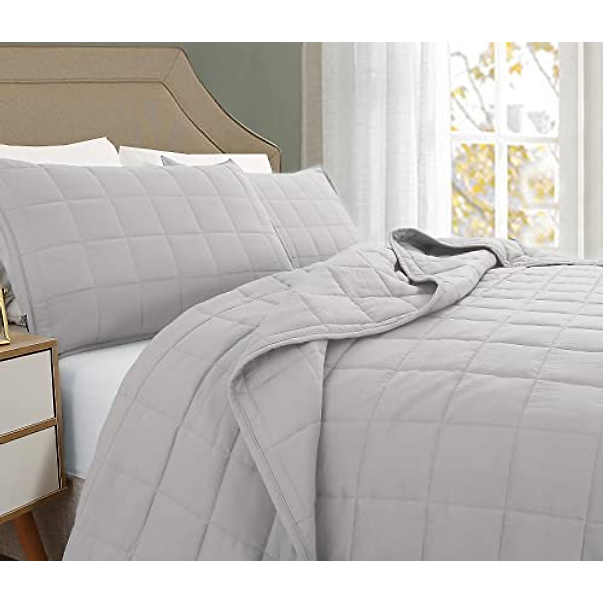 EMME Light Grey Quilt Set Twin Size 2 Pieces (66x90 inches), Pre-Washed Microfiber Bedspread for All Season, Lightweight and Reversible Coverlet (Squares Pattern, Light Grey)