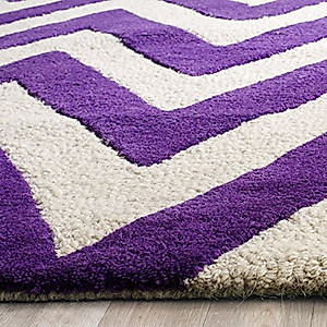 SAFAVIEH Cambridge Collection 5' x 8' Purple / Ivory CAM139K Handmade Chevron Premium Wool Area Rug