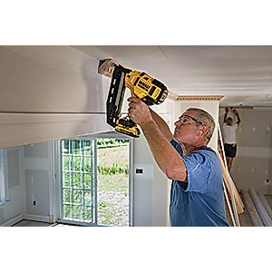 DEWALT 20V MAX* XR Finish Nailer, Angled, 16GA (DCN660D1)