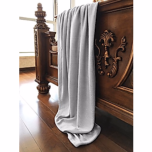 GOHD Super Cozy 100% Bamboo Fiber Blanket. Ultra Softness and smothness Like Silk. Cooling Blanket Absorbs Body Heat to Keep Cool on Warm Night (Queen, Silver Grey)