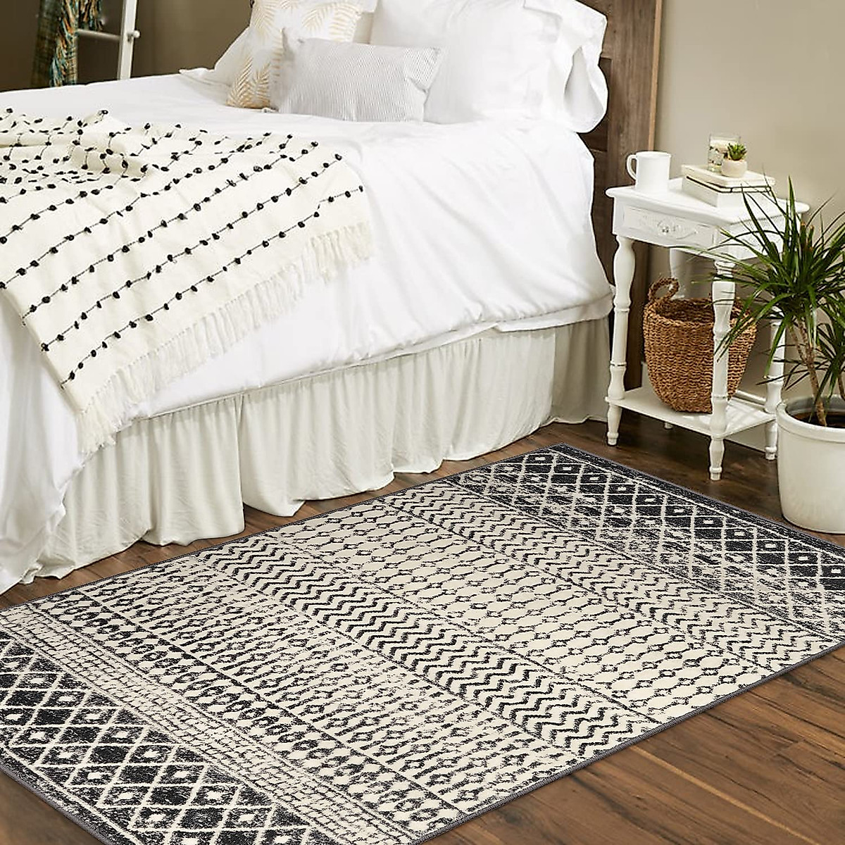 Nailttos 3x5 Rug for Living Room, Ultra Soft Non Slip Moroccan Washable Rug, Distressed Entry Rug Low-Pile Throw Rug Carpet Black Rug for Bedroom Kitchen Living Room Dinning Room