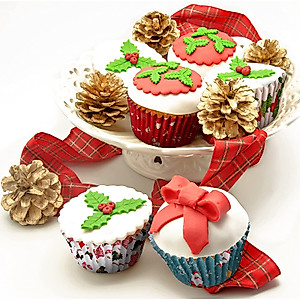 600 Pieces Christmas Cupcake Wrappers, Candy Santa Claus Cupcake Liners, Snowman Cupcake Cups, Xmas Colorful Paper Baking Cups for Cake Candy Make Baking Supplies, 6 Styles(Classic Styles)