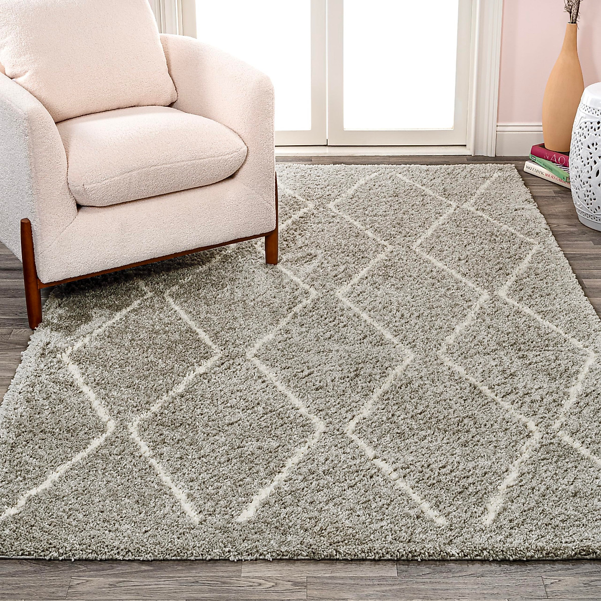 JONATHAN Y MOH405B-5 Catala Moroccan Diamond Shag Area Rug, Contemporary,Farmhouse, Mid-Century for Bedroom, Kitchen, Living Room, Easy-Cleaning, Gray/Ivory, 5 ft. x 8 ft.