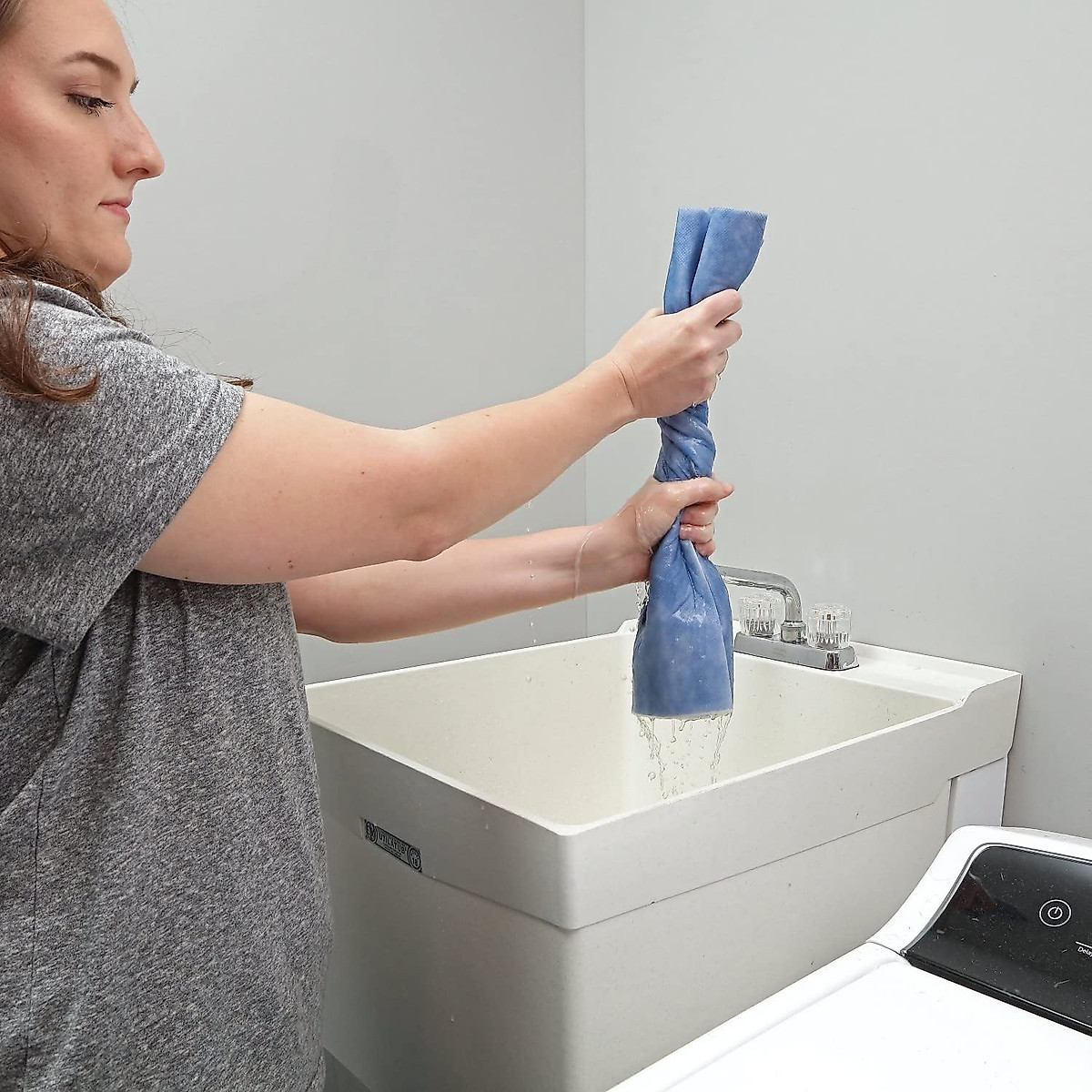 PIG Water Absorbing Kit - Absorbs up to 5 Gallons per kit - Blue - PM50490