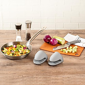 Restaurantware Comfy Grip 4.3 x 3.5 x 4.2 Inch Mini Oven Mitt Pot Holders 1 Food-Grade Finger Mitt Set - 2-Piece Set Oven-Ready Up To 446F Gray Silicone Pinch Mitts Ribbed Texture Dishwashable