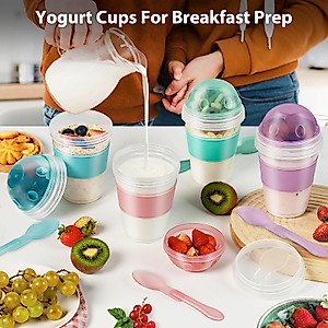 Freshmage® Yogurt Parfait Cups with Lids, 2 Pack 20 oz Reusable Overnight Oats Containers with Lids, Topping Compartment & Spoon to Go for Breakfast Meal Prep, Portable & Lightweight (Purple&Pink)