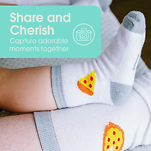 Pearhead Unisex Dad and Baby, Daddy + Me Pizza Slice Socks, One Size