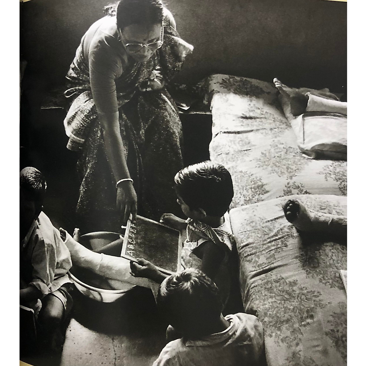 O berço da desigualdade = The cradle of inequality = La cuna de la desigualdad = Le berceau de l'inégalité.