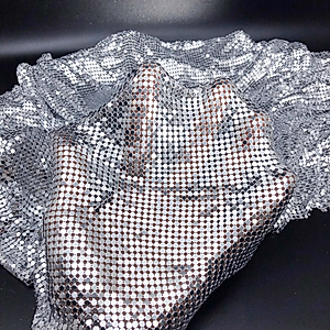 OQINGNA 45x40cm Sparkly Metal Mesh Fabric Chainmail Jewelry Metallic Cloth Sequined Craft Fabric Cuttable for Clothing Bag Making Party Shoes Decorations Accessories (Silver 45x40cm)