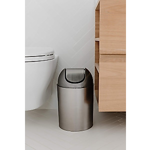 Umbra Mezzo, 2.5 Gallon Trash Can with Lid, Ideal For Small Spaces, Home and Office, Brushed Silver