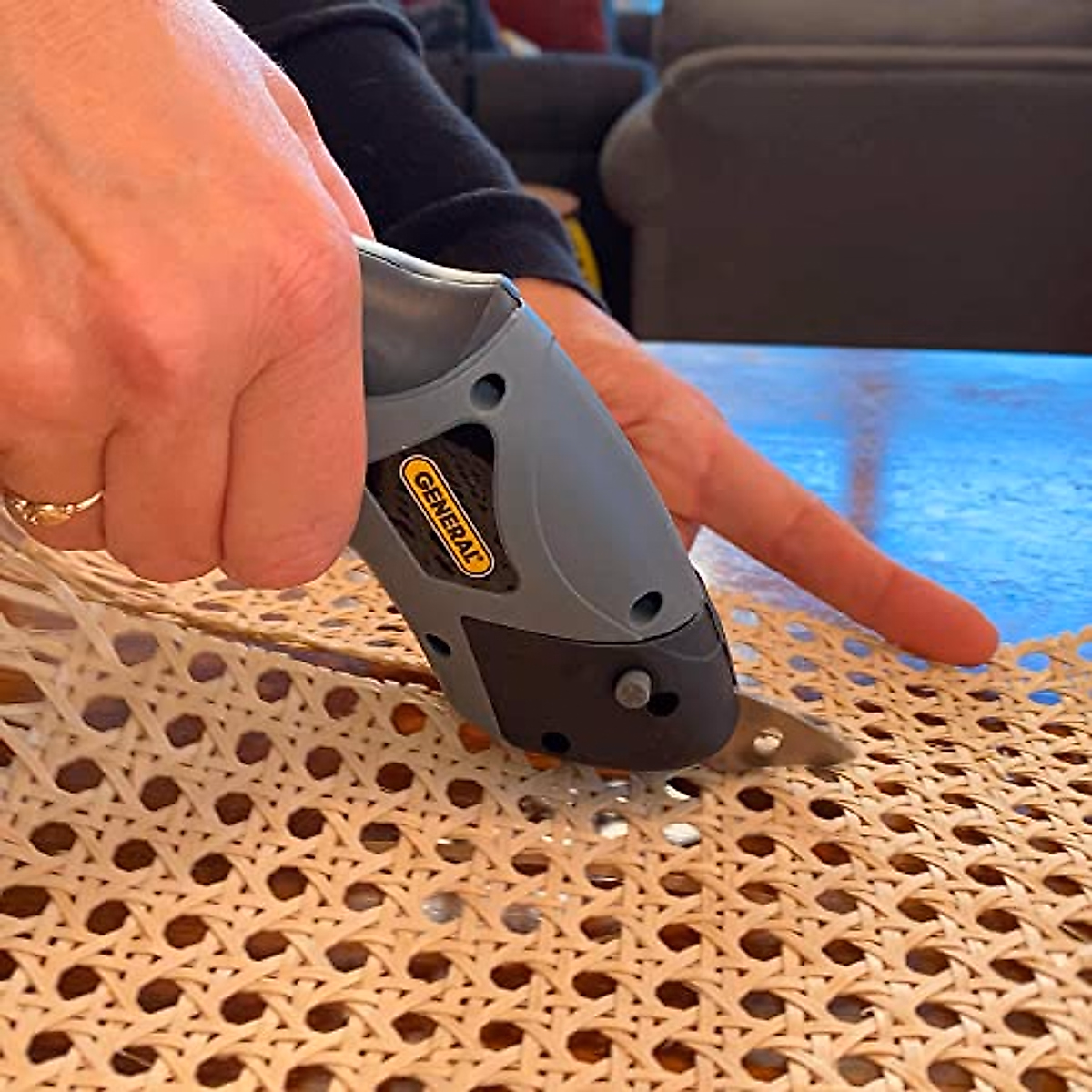 General Tools Cordless Electric Craft Scissors #ES1-Q with 2 Blades and Charger